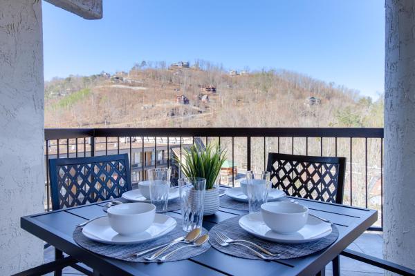 Pool, Views & Steps To Town: Chic Gatlinburg Condo - Gatlinburg, TN