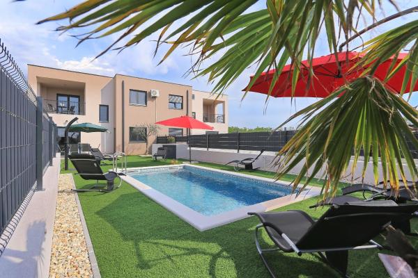 Villa Tri Palme With Heated Pool - Nin