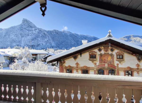 Neu! Moderner Bayrischer Flair Vor Pilatushaus - Oberammergau