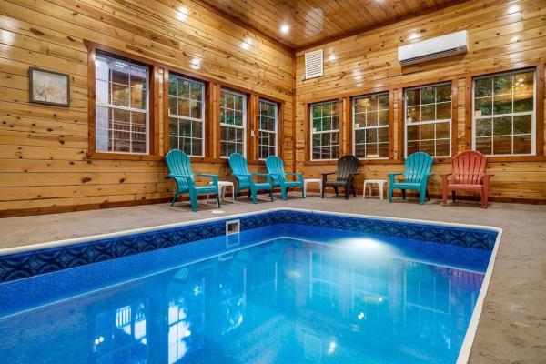 Grizzly Bears Resort - Large Luxury Cabin With Indoor Pool, Hot Tub, Theater, King Beds, Sleeps 16 In Heart Of Pigeon Forge - Pigeon Forge, TN