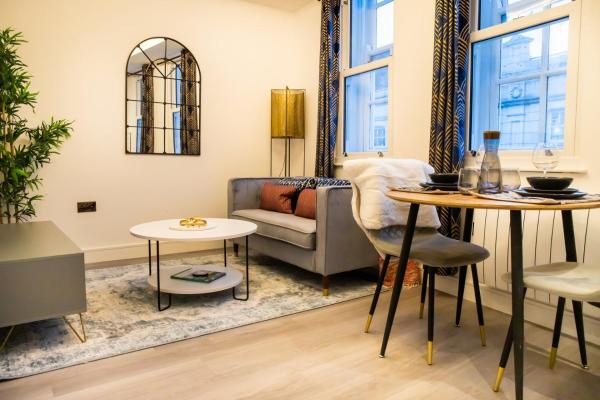 Kirkgate Suites - Stylish City Centre Apartment - Leeds Station