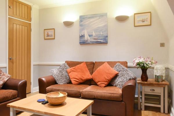 Air Maison - Superb Location! 1 Bedroom Flat With Parking - Fareham