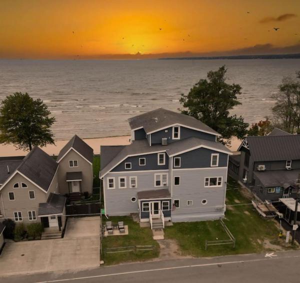 Condo 3 Historic Oneida Lakefront Sandcastle Way - Sylvan Beach, NY