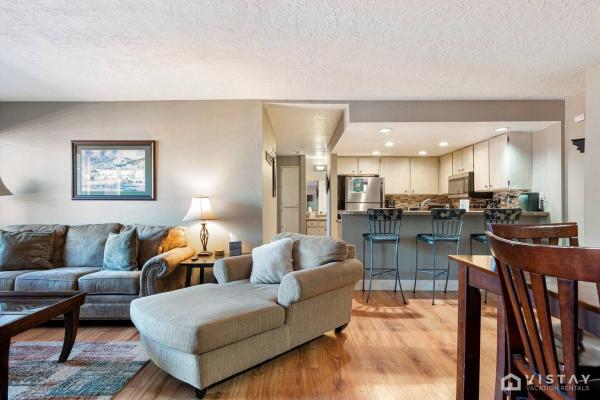 Giant Steps #43 W Hot Tub, Sauna, And Game Room! - Brian Head, UT