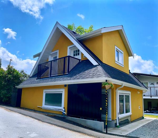 Vancouver’s Homey Laneway House - Burnaby