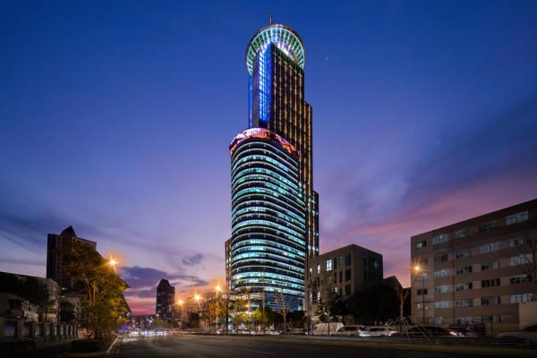 Novotel Atlantis Shanghai - Price And Value Breakfast In The Clouds With River View In The Revolving Restaurant &24h Free Self-laundry - Shanghai