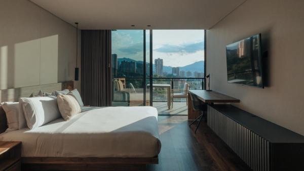 Kiin Living- "Child-free Coliving" - Medellín
