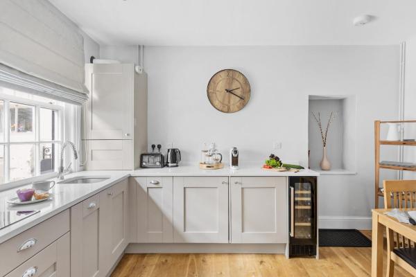 Higher Cottage With Parking - Dartmouth
