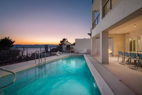 Modern Villa Maris - With Heated Pool & Sea View - Mimice