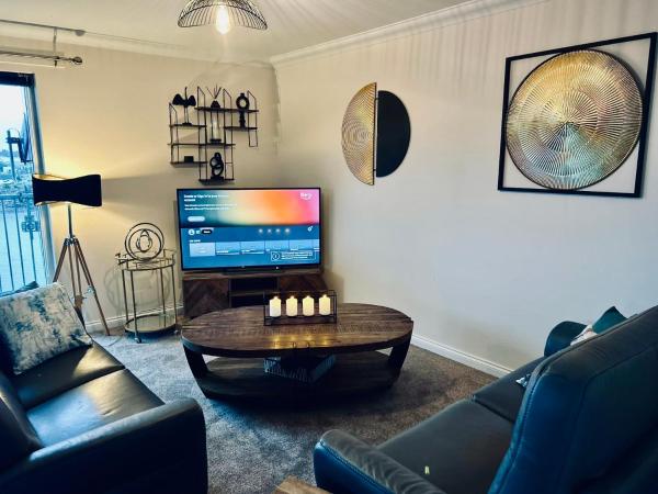 Central Cosy Riverview Apartment 2 Bed, 2 Bath, Free Parking / Wifi - Loch Ness