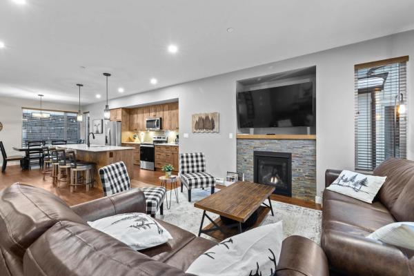 Echo Landing #42 By Bear Country - Sun Peaks