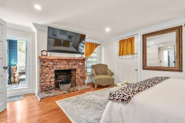 New2/2 Garden Apartment Historic - Savannah, GA