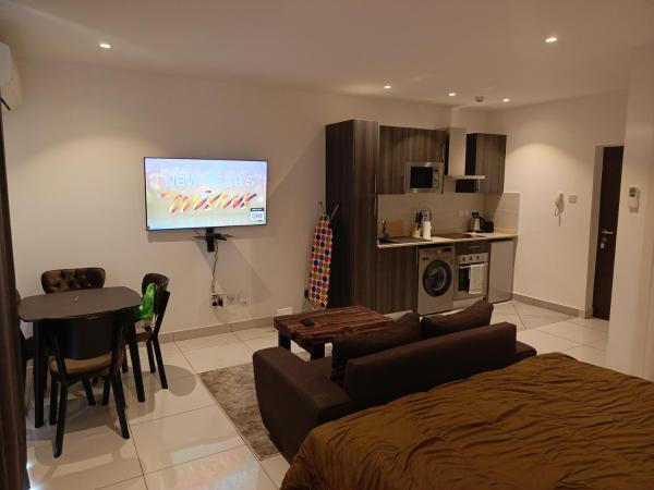 Just Nice Stays @ The Gardens - Accra