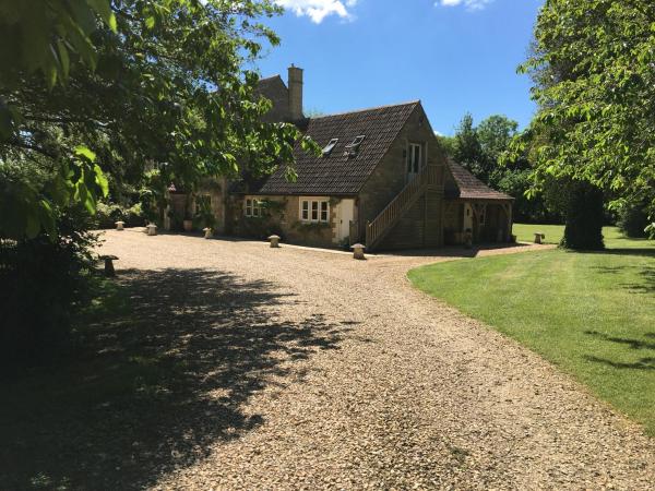 Great Ashley Farm Bed And Breakfast & Shepherds Huts - England