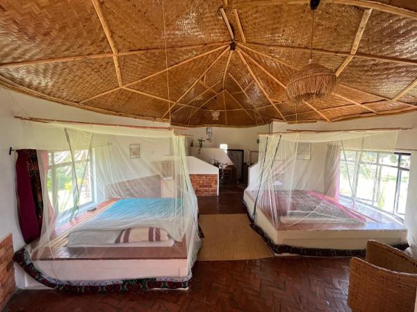 Queen Elizabeth Gorge Cottages - Uganda