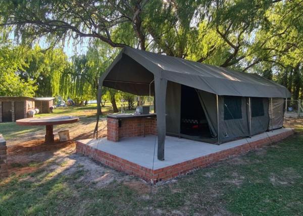 Riverbend Camp - Self-catering Luxury Glamping Tent - Christiana