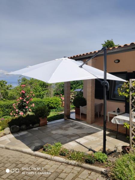 Un Giardino Sul Lago - Italia