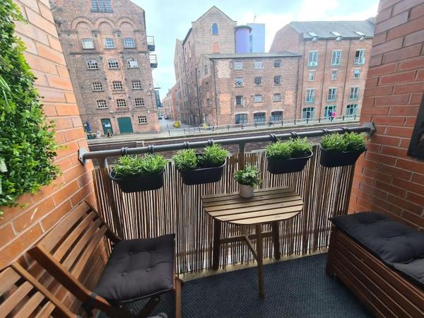 Stylish & Recently Refurbished Chester Apartment - Up To 6 - Chester, UK