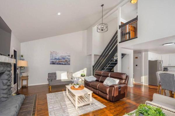 Green Bay Cozy Home, 3 Bed Rooms, 6 Beds, 2 Bath - Green Bay, WI