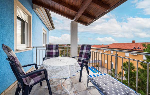 Beautiful Apartment In Barbariga - Valle