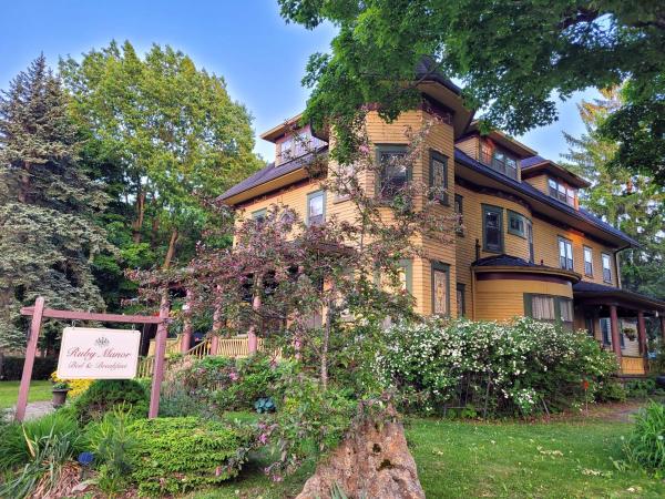 Ruby Manor Bed & Breakfast - Gananoque