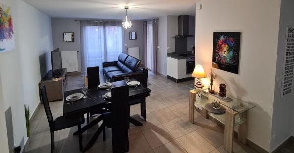 Appartement De Standing Au Centre De Chassieu - Rhône