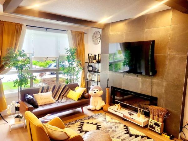 Welcome To Happy Place Where Cozy Comfort Meets Exquisite Luxury - Edmonton