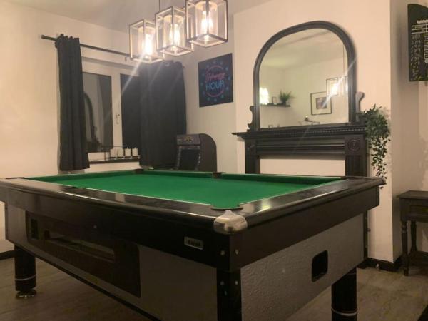 By Lushlets - Hen, Stag, Rugby, & Group Accommodation Caters For 60 Plus Guests Ask! - Cardiff
