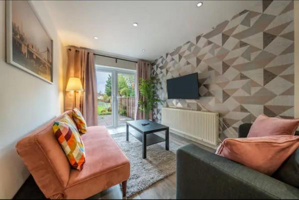 Beautiful 4 Bed House In Luton - Buckinghamshire