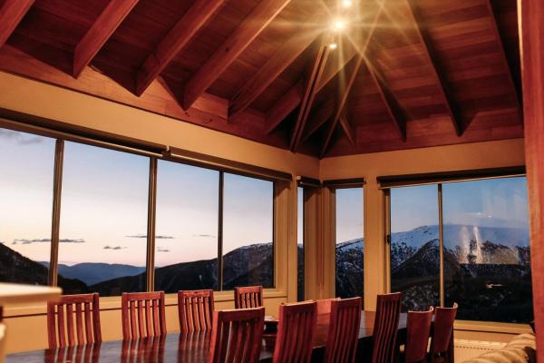 Snow Fall Lodge At Falls Creek - Incredible Views - Falls Creek