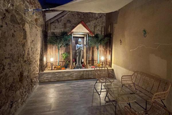 Junglissime - By Best Keys - Déco Jungle & Grand Patio Privé - 1 Chambre Séparée & 1 Canapé Convertible - Centre Ville - Smart Tv - Machine à Café Nespresso - Wifi Fibre - Check-in Autonome - Parking Facile & Gratuit - Sens