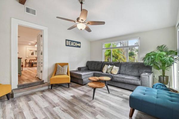 Chic & Cozy 3 Bed/2 Bath House Near Beaches - Clearwater, FL