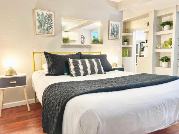 Urban Oasis Near The Zoo A Central Studio For 2 - Coronado Island, CA