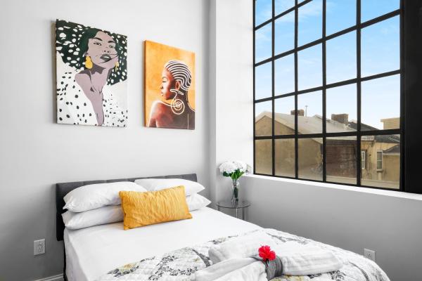 Chic Flat W Rooftop Pool & Gym - Philadelphia, PA