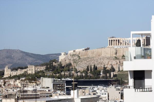 Renovated 3 Bedroom Apt With Acropolis View - Atenas