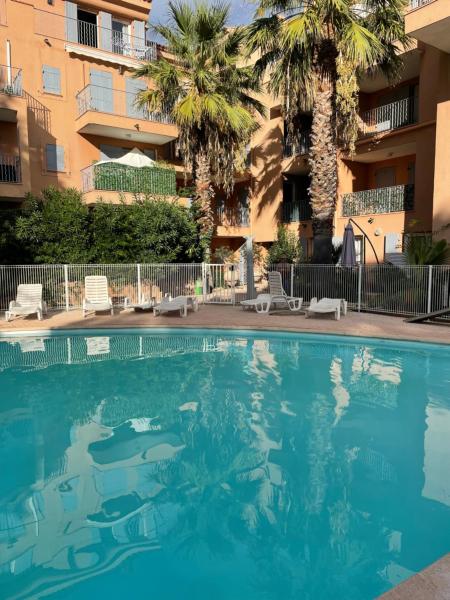 Grimaud Golf Saint Tropez Rez De Jardin Vue Piscine - Grimaud