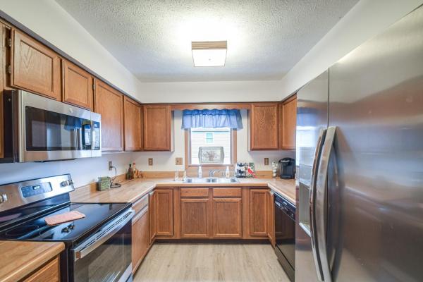 Welcoming Condo In Davenport Central Location! - Davenport, IA