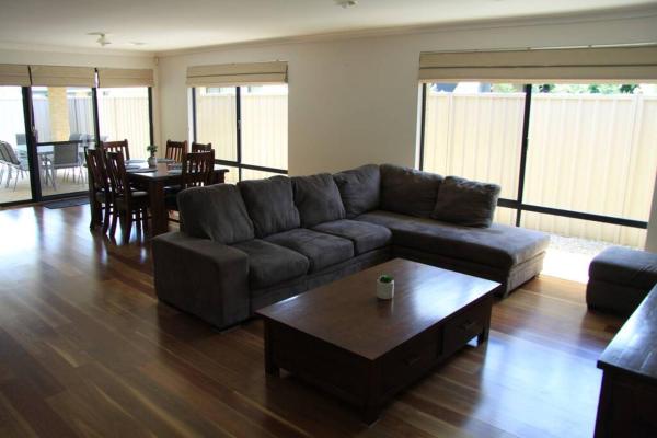 Southern River Family Accommodation. Free Wifi - Perth