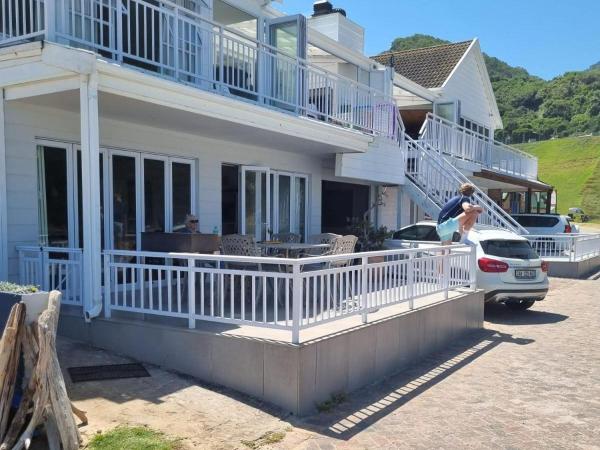 Beachfront Property, Victoria Bay, Garden Route - Victoria Bay