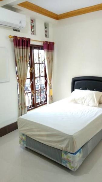 Private Bali Artifac Guesthouse - Singaraja