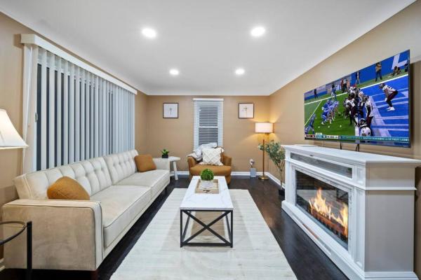 Elegant Oasis 4 Bedroom Home Away From Home - Fraser, MI