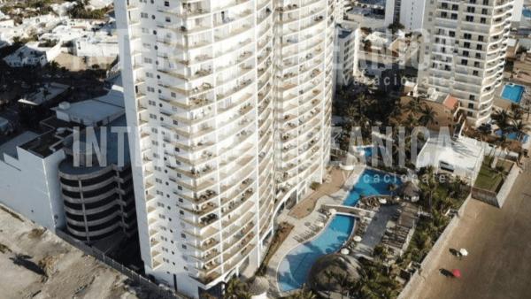 Condominios De Lujo En El Corazón De La Zona Dorada En Camino Al Mar. - Mazatlán