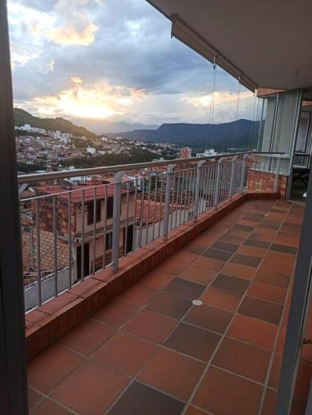 Apartamento Amplio Con Piscina, Hermosa Vista A La Ciudad De San Gil - Santander