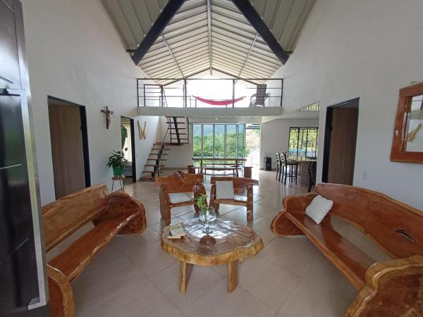 Casa Tipo Cabaña De Descanso En La Jagua Huila, Fresca Elegante - Garzón