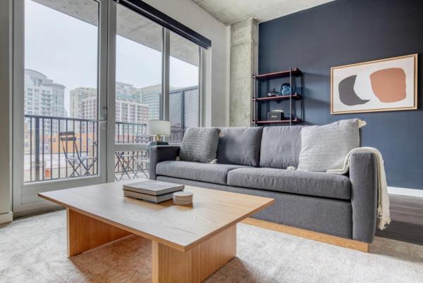 River North 1br W Outdoor Pool 1 Block To L Chi-1035 - Chicago, IL