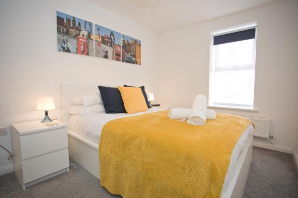 Sea Air By Bournecoast - A Two Bedroom Apartment With Parking - Minutes To The Sandy Beaches - Fm10676 - Southbourne