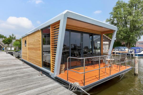 Luxe Houseboat Smûk - Leeuwarden