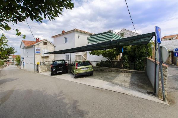 Apartment Karla 4 - Brač