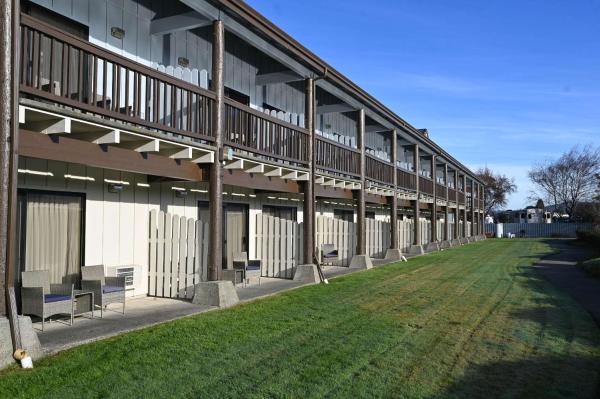 Edgewater Inn And Suites, Ascend Hotel Collection - Coos Bay, OR