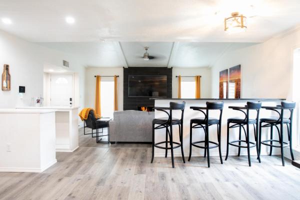 The Grandescape 4 Bed 1 Story Home Pet Friendly With Secure Back Yard - The Colony, TX